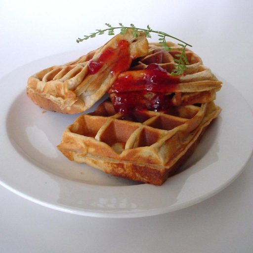 Waffles Con Yogurt Y Miel – Sal y Pimienta